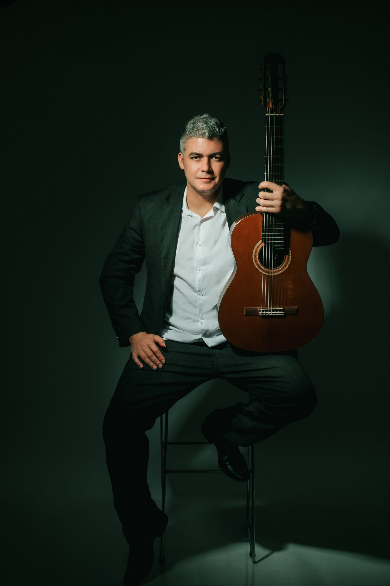 Violonista goiano Julio Lemos inicia turnê internacional do seu novo ...